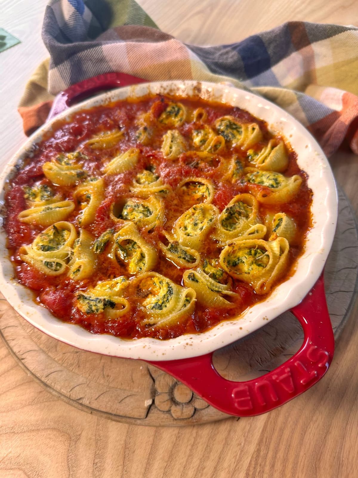 LUMACONI FILLED WITH RICOTTA & SPINACH IN TOMATO SAUCE • Mateo Kitchen